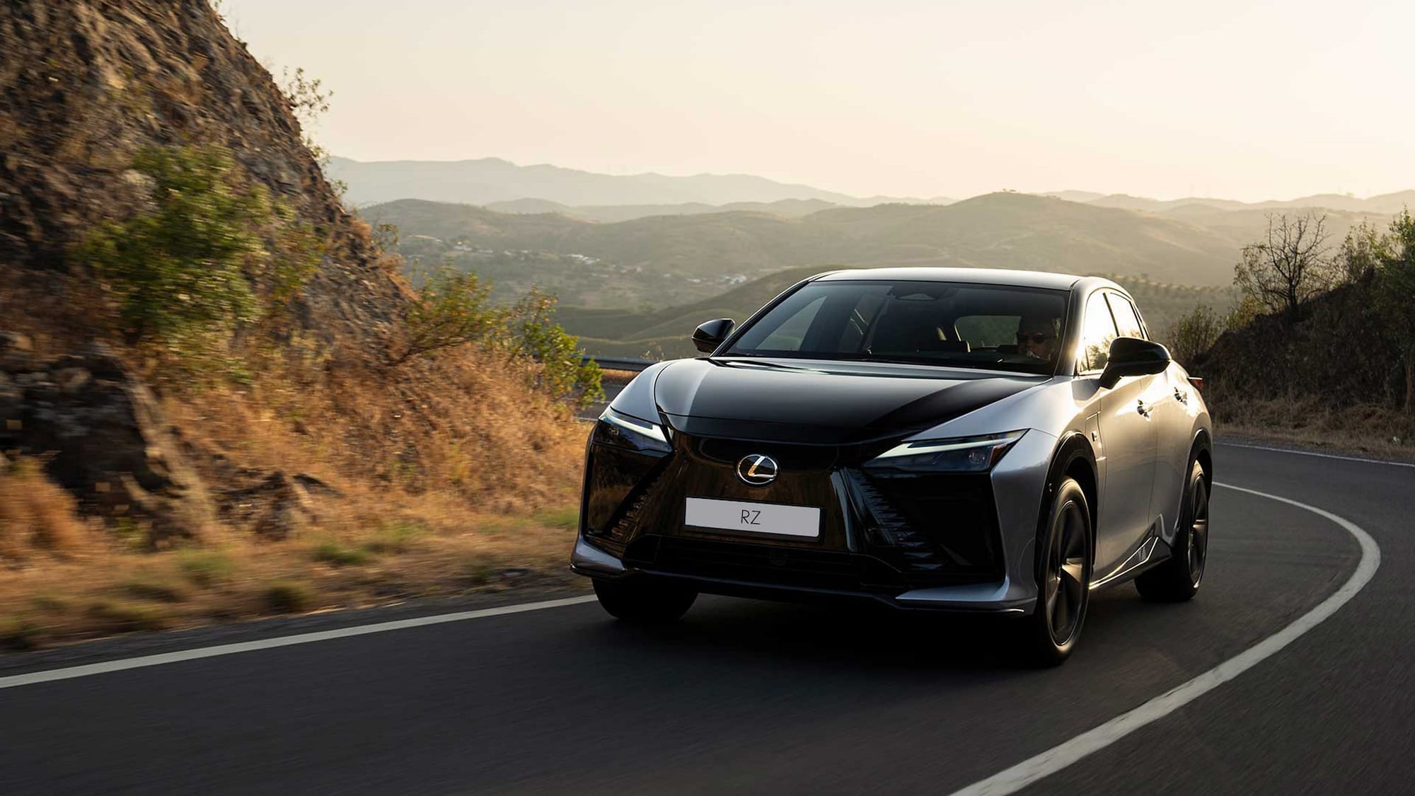 Lexus RZ a fondo, el japo premium eléctrico con ganas de guerra